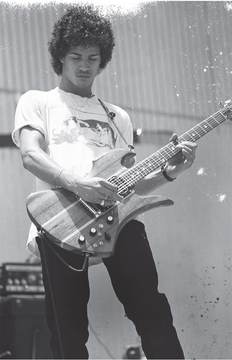 Книга Slash. Демоны рок-н-ролла в моей голове, страница 8. Автор книги Сол Слэш Хадсон